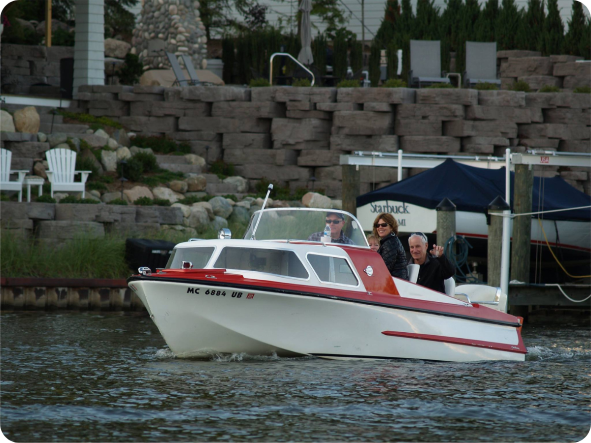 Retro Boat Rentals | Saugatuck Boat Rental Michicagn